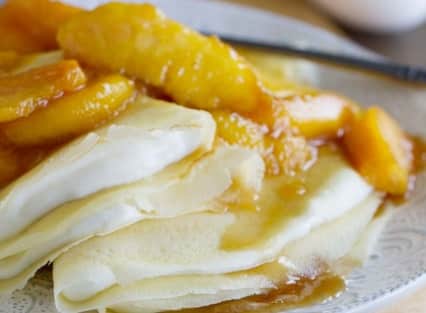 Receta de Crepas con Melocotones | Fácil y Rápida!